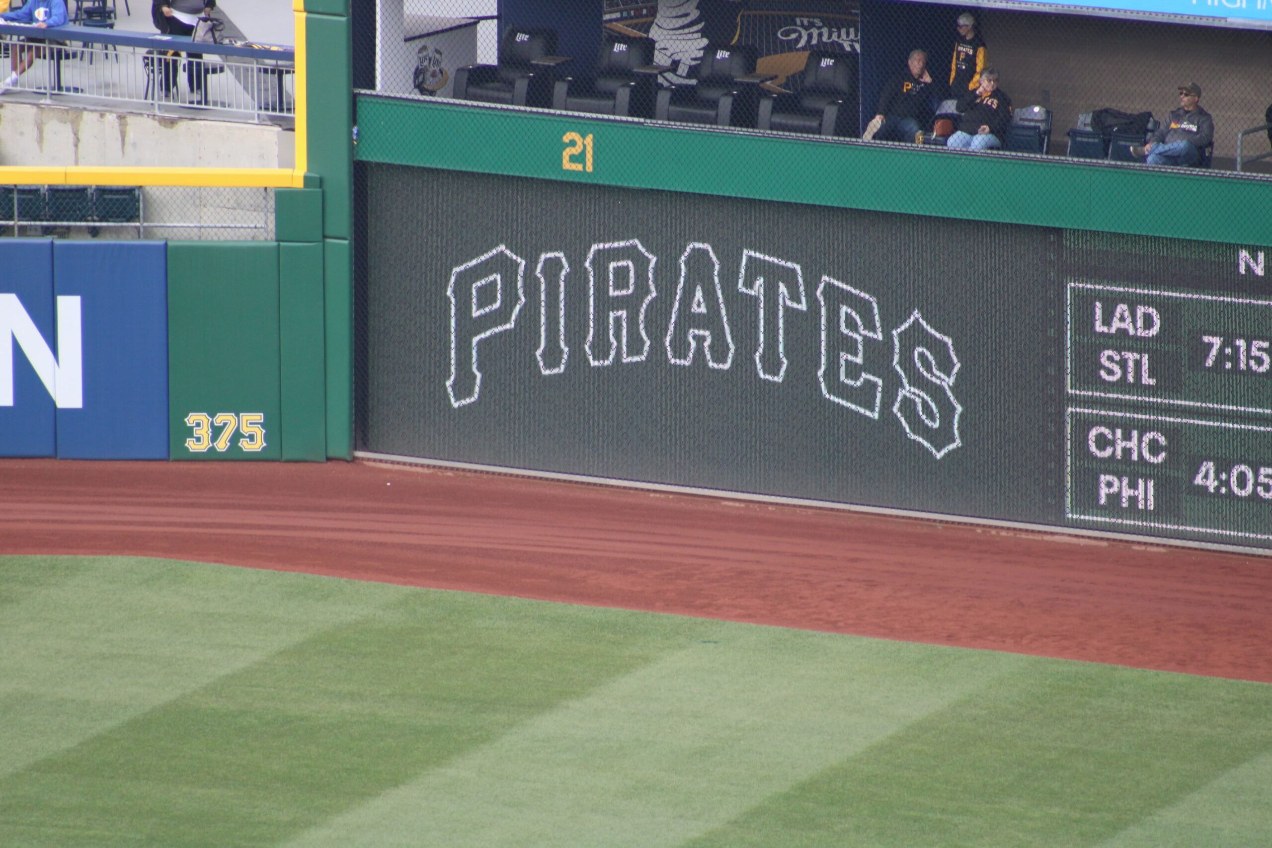 Friday Night Fights: Brawl in the Stands During Pirates Mets Game ...
