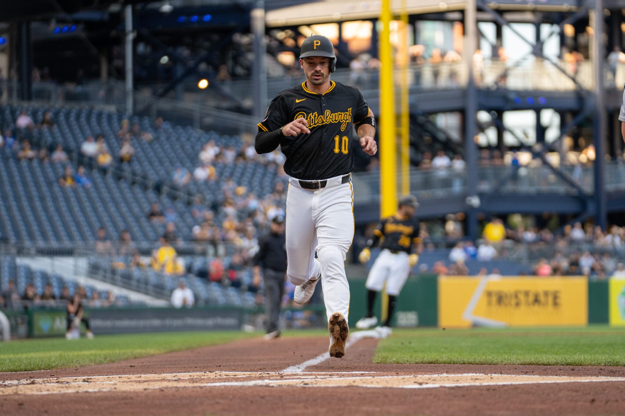Don Kelly Gets to .500; Pirates Blank Dodgers 3-0 Behind Rookies ...