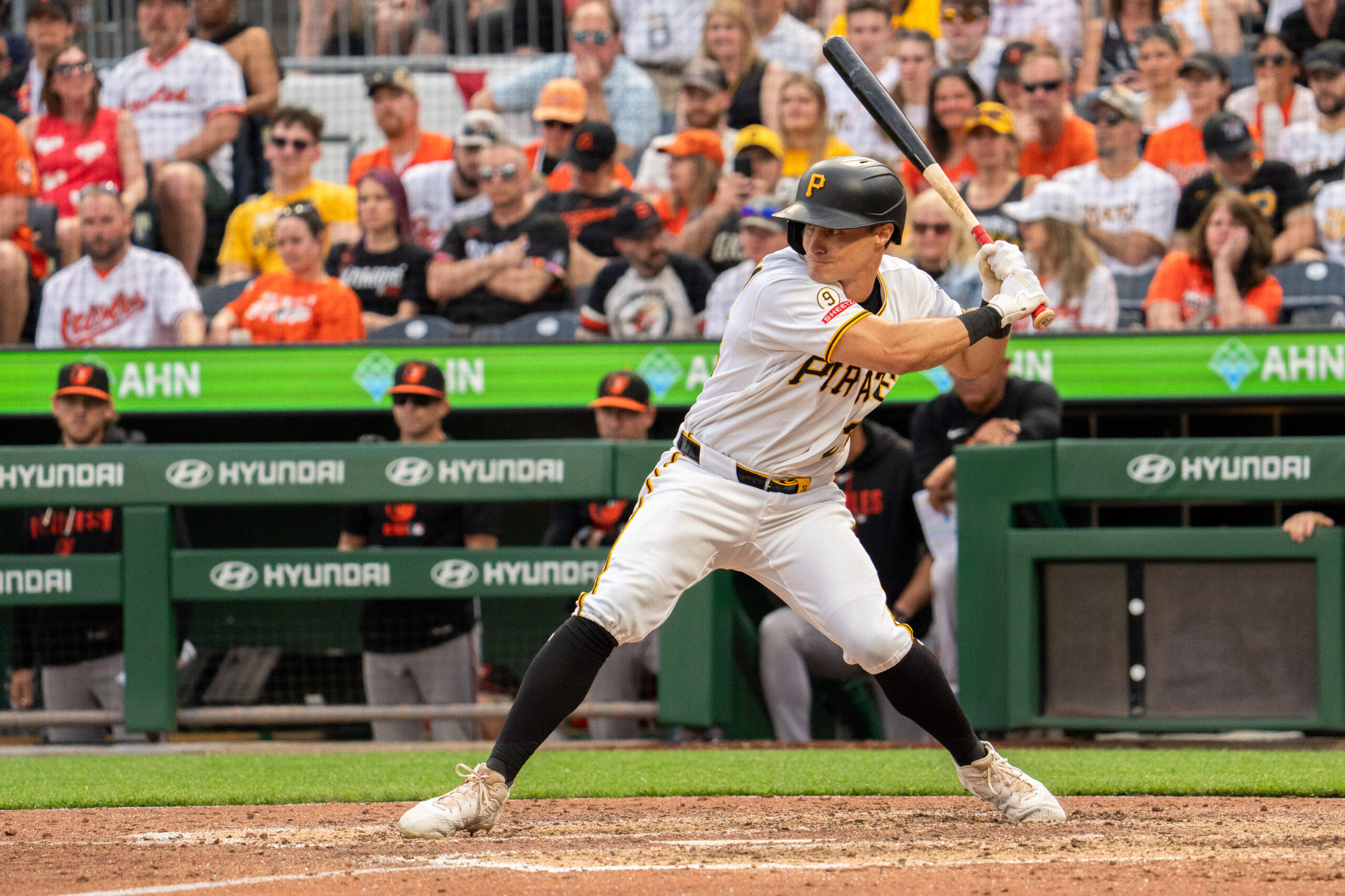 Pirates' Jake Mangum Hits First Homer, Makes Game-Saving Catch; Now ...